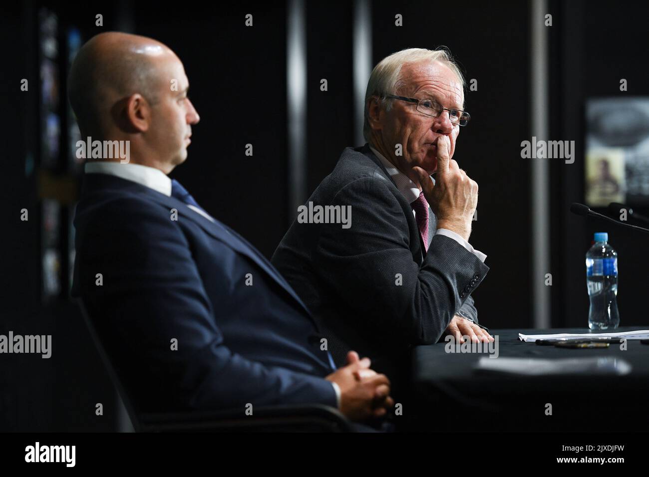 Todd Greenberg (à gauche) et Peter Beattie, directeur général de la NRL ...