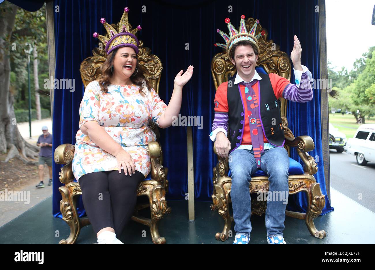 Le présentateur de télévision Jimmy Giggle (à droite) et la ...