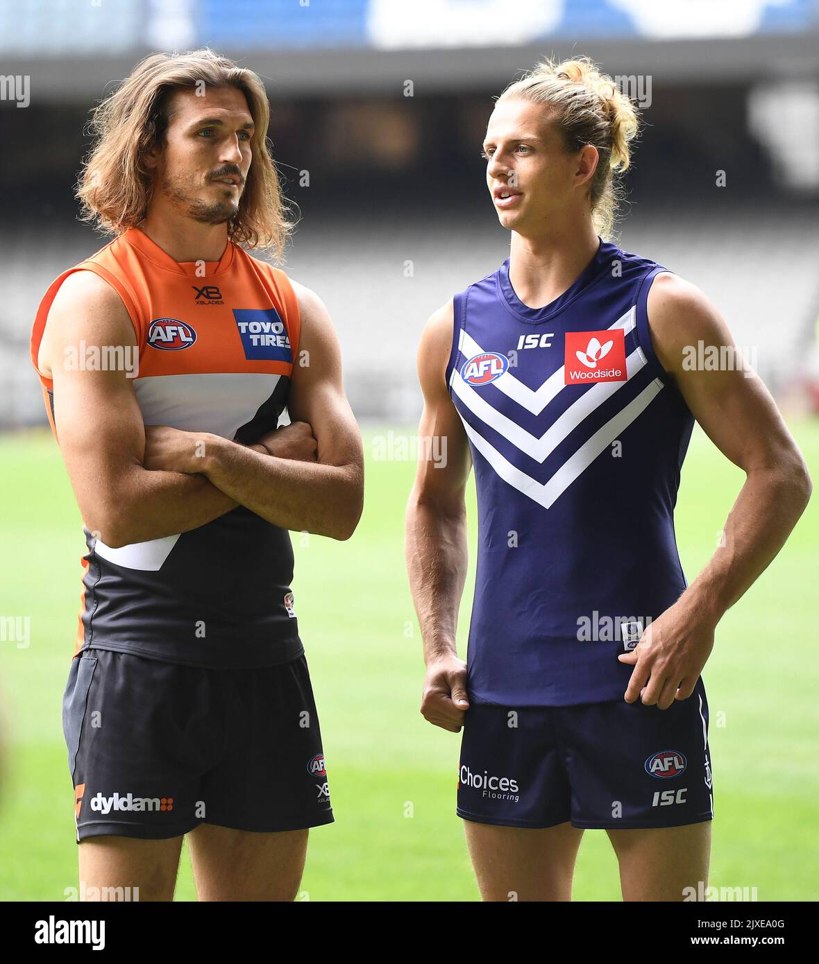 Le co-capitaine du GWS, Phil Davis, et le capitaine de Fremantle, NAT ...
