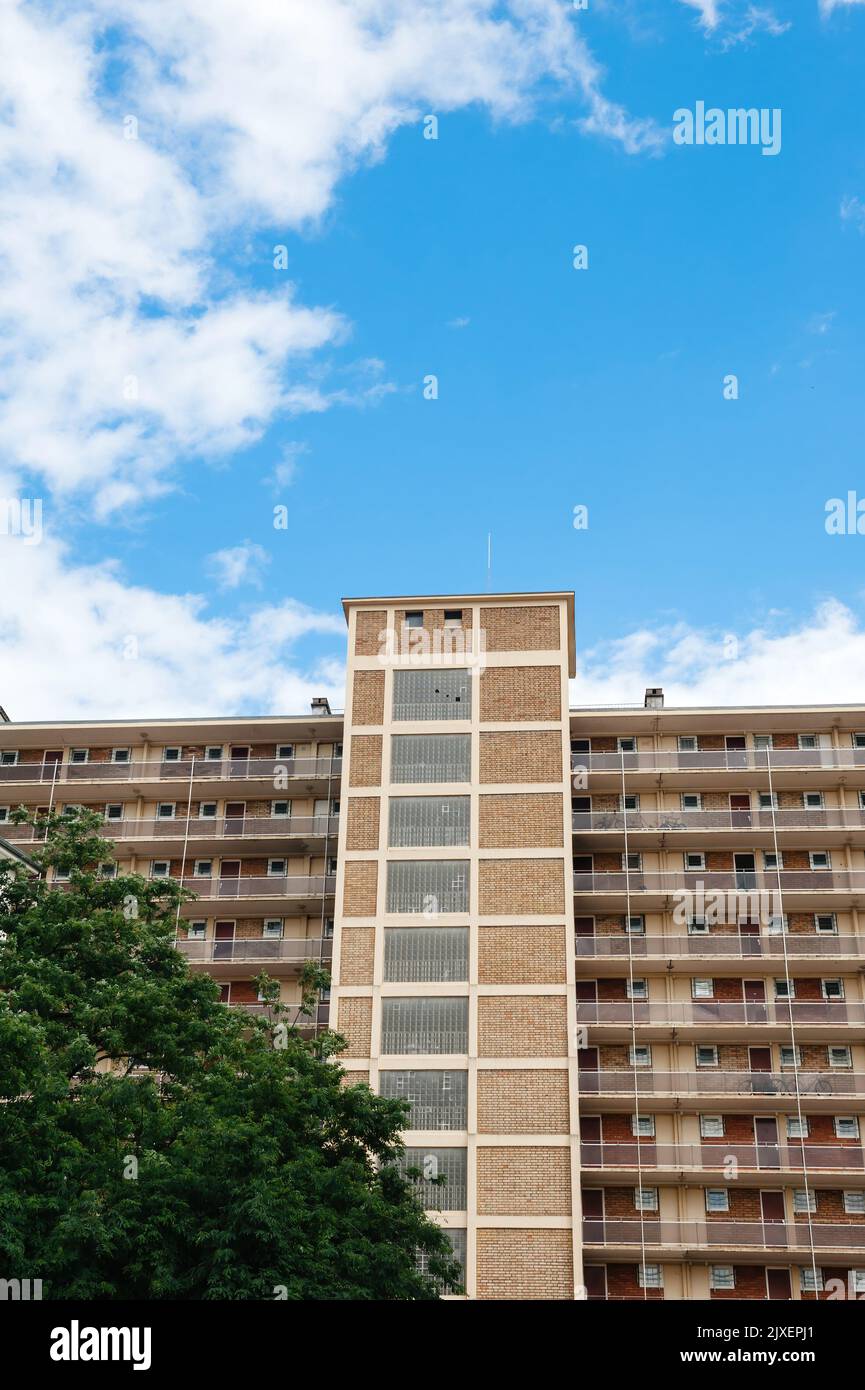 Vue à angle bas du grand bâtiment de Cité Rotterdam, le premier grand ...