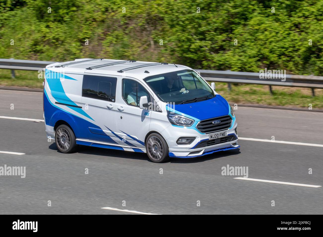 Ford transit custom Banque de photographies et d’images à haute ...