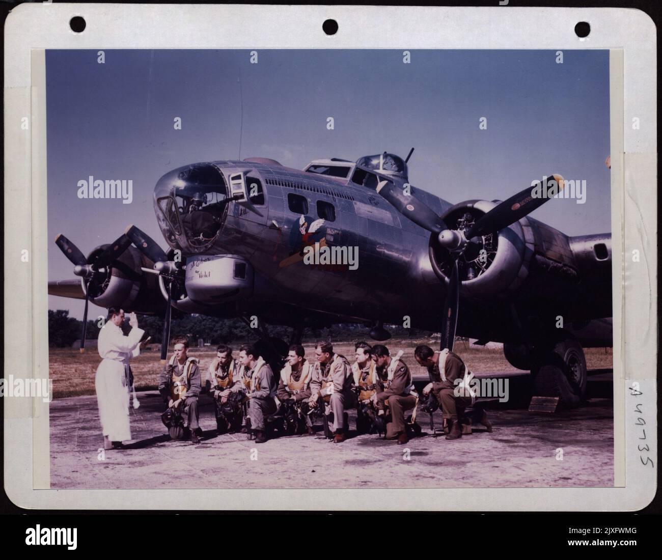 Le capitaine Michael Ragan, aumônier catholique, détient les services d ...