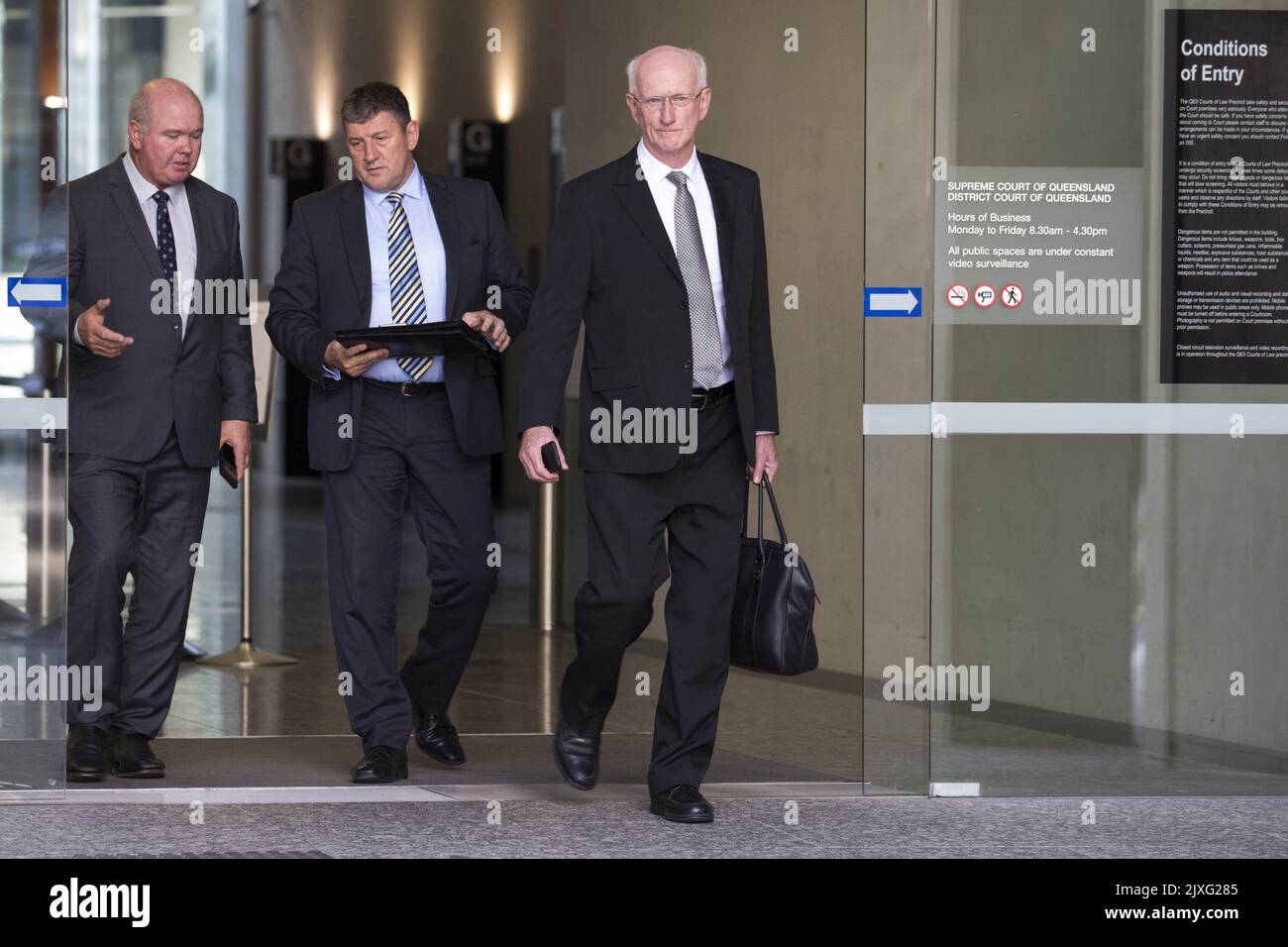 L'ancien maire de la côte du Fraser, Chris Loft (à droite), quitte la ...