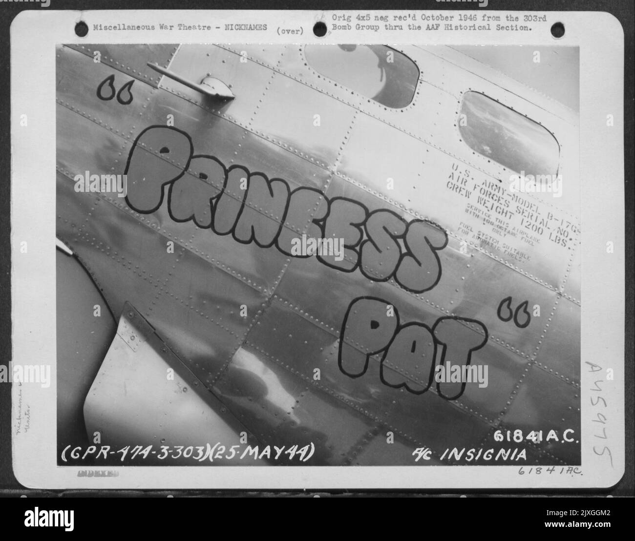 Boeing B-17 « Forteresse volante » surnommé « Princess Pat ». 303rd ...