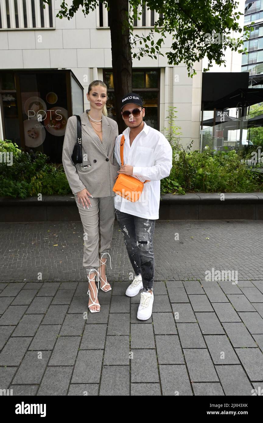 Larissa Neumann und Enrico Elia beim Mates Date Influencer Event auf ...
