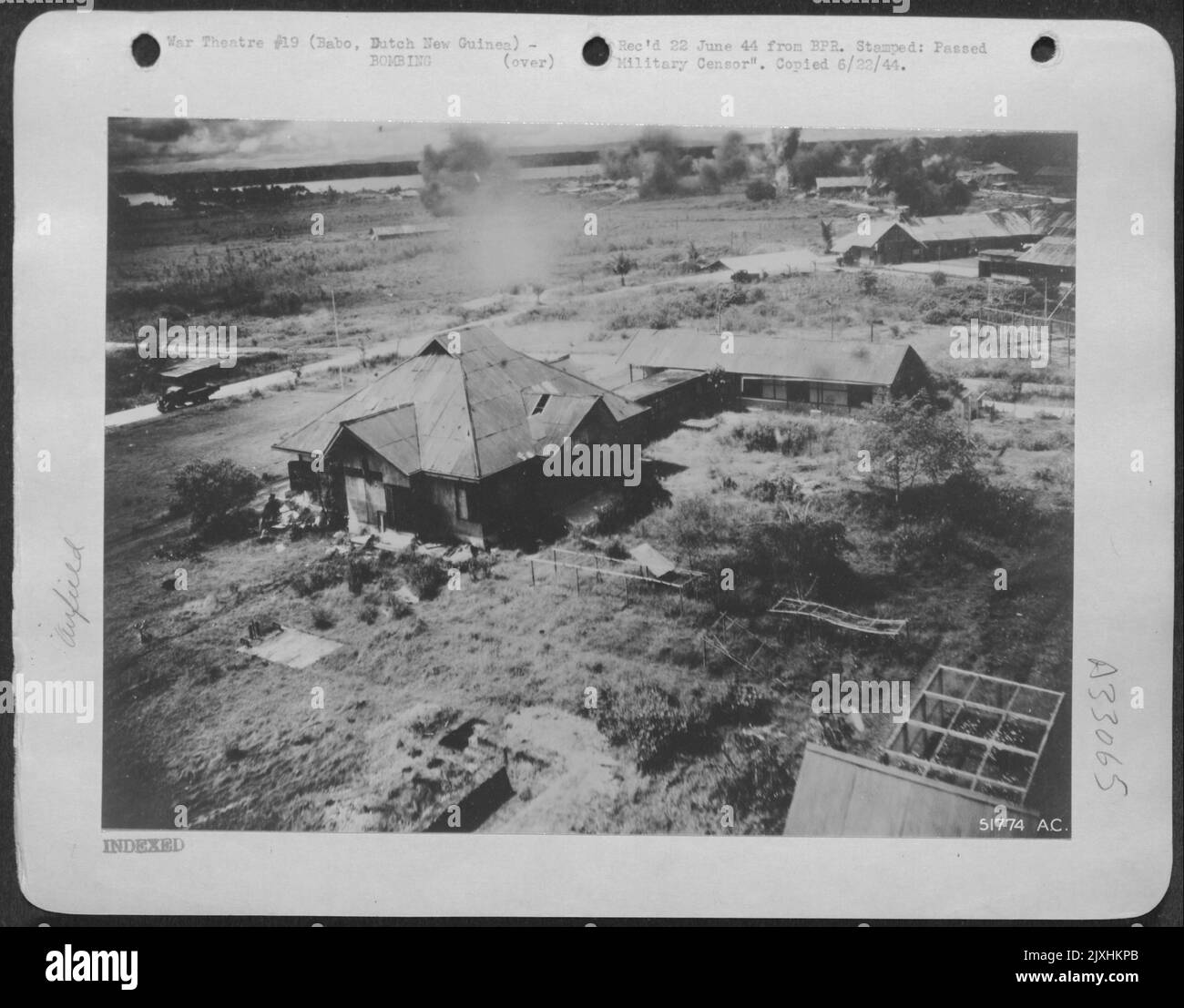 POURSUITE DES BOMBARDEMENTS ALLIÉS À BABO--les bombardiers moyens B-25 ...