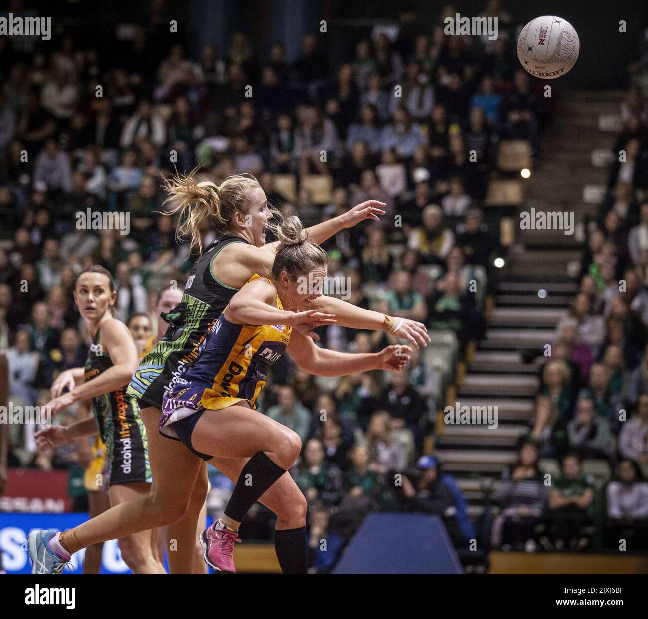 Jessica Anstiss de la fièvre de la côte ouest et Laura Stérian de la ...