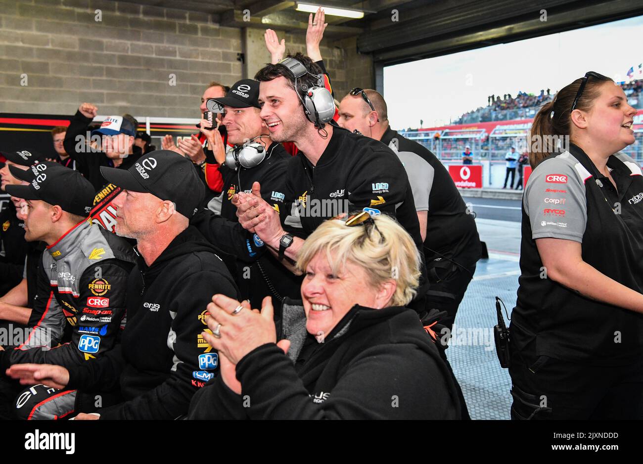 Betty Klimenko (à droite) la propriétaire d'Erebus Motorsport et son ...