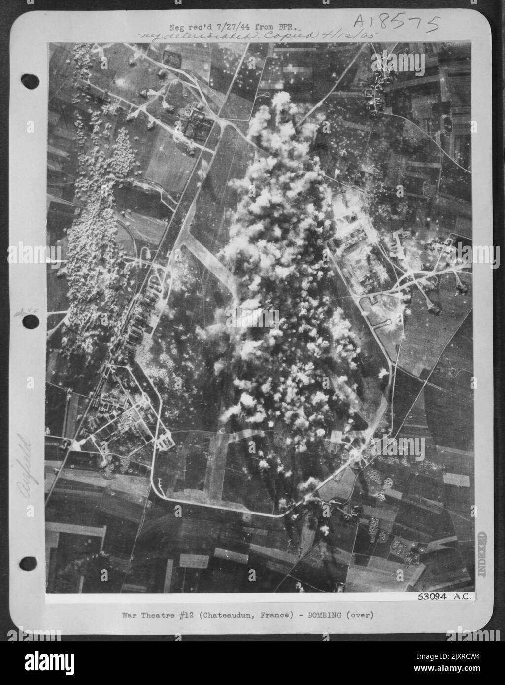 Des explosifs et des bombes à fragmentation de grande hauteur sont en ...