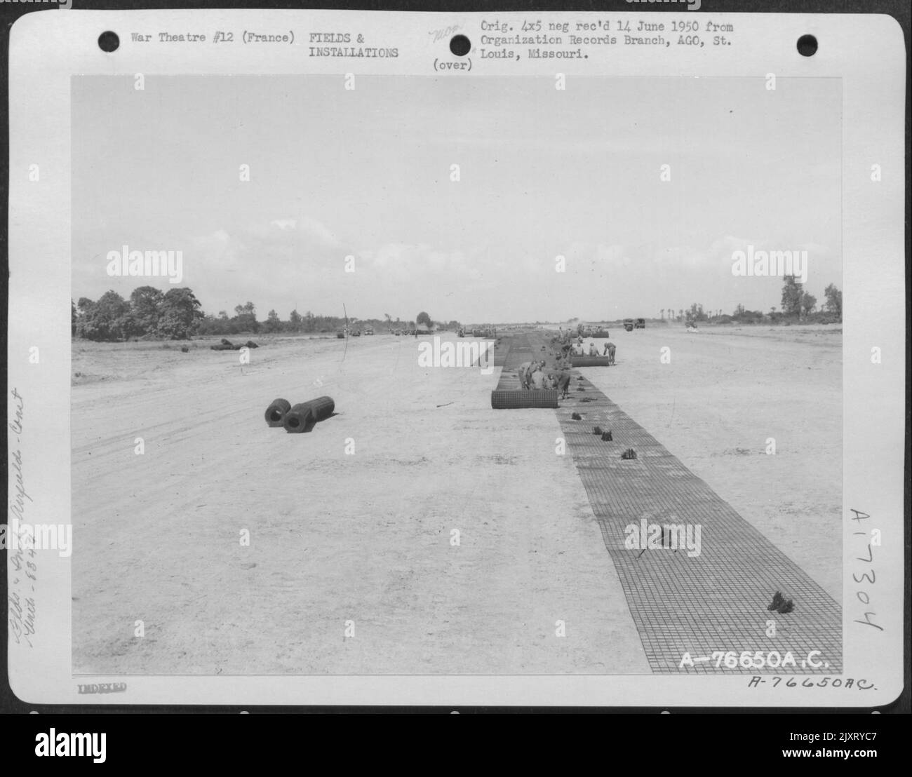 Le treillis métallique est posé par le Bataillon de l'aviation des ...