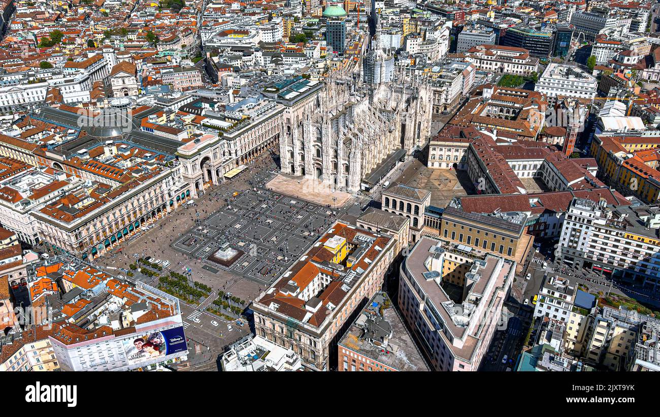 Aerial view piazza duomo milan Banque de photographies et d’images à ...