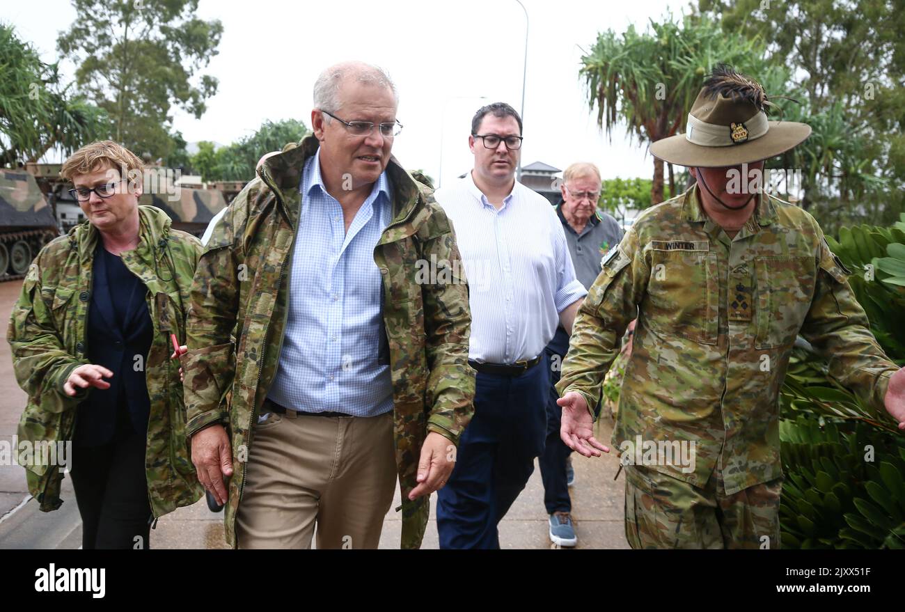 Le Premier ministre Scott Morrison (deuxième à gauche) et le Brigadier ...