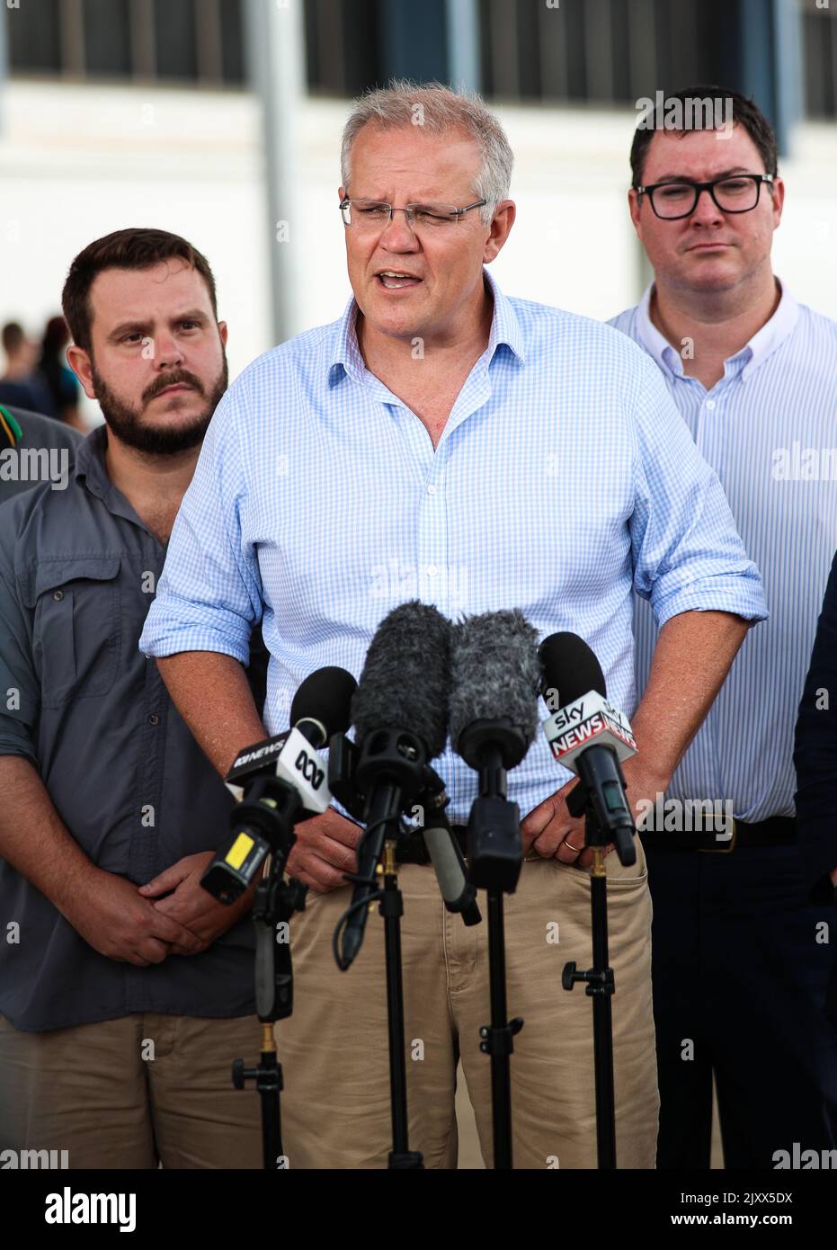 Le premier ministre Scott Morrison visite les zones touchées par les ...