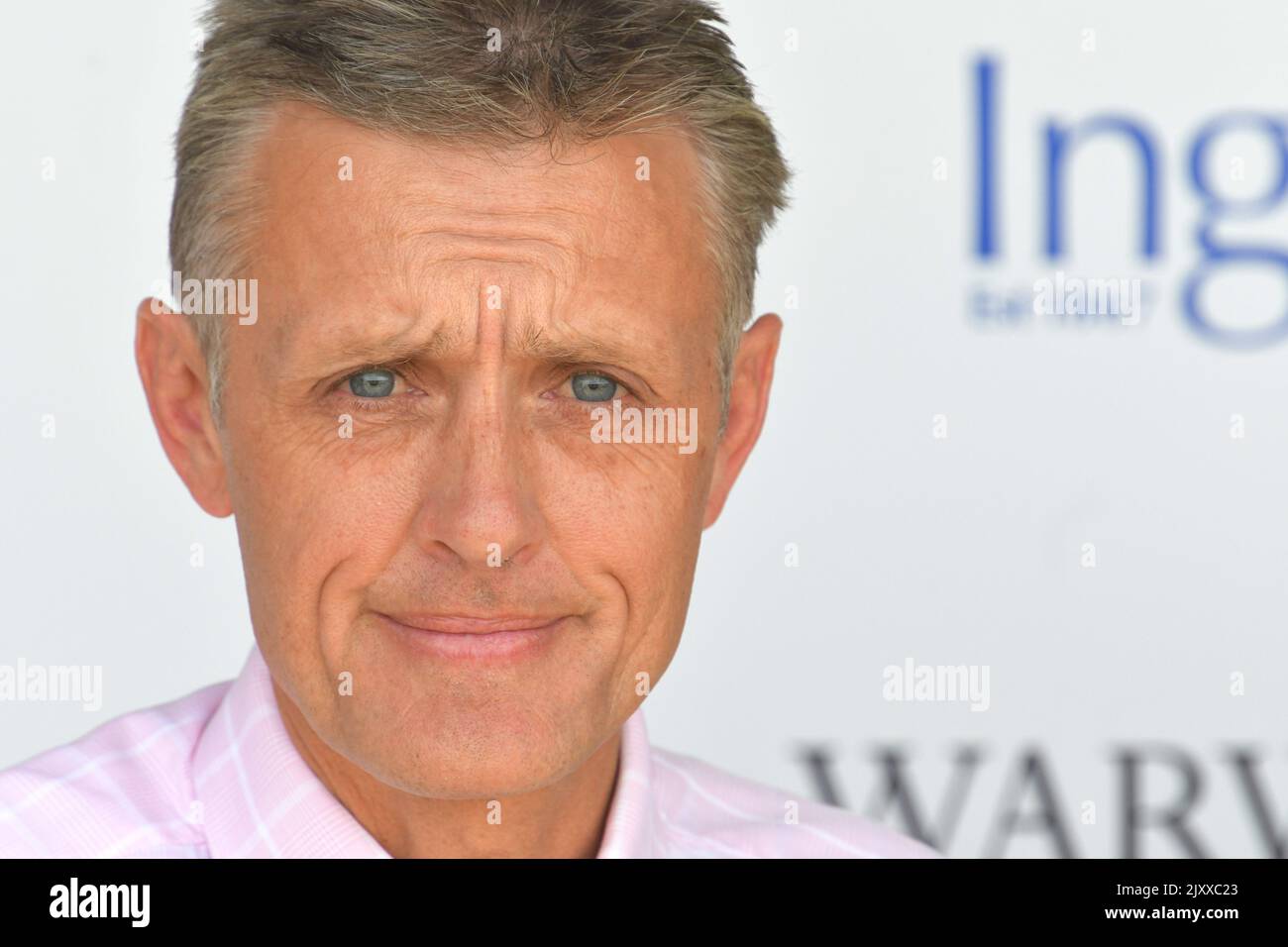 L'entraîneur Mark Newnham est vu dans la cour de montage avant la ...