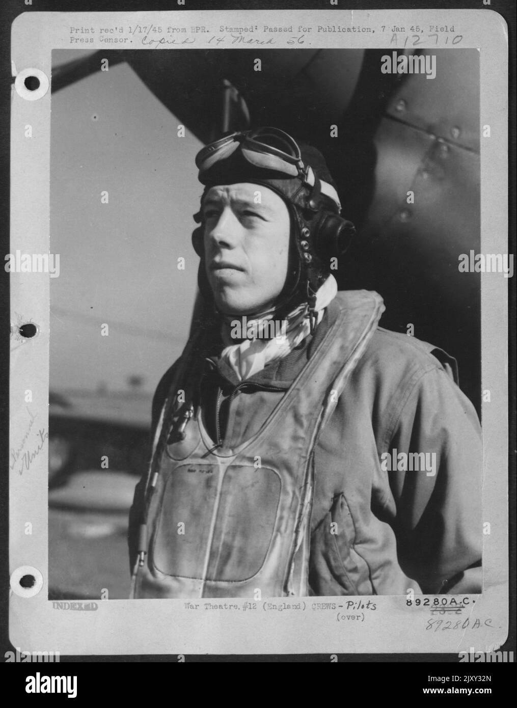 En tirant sur Un avion nazi propulsé par jet 31 décembre 44, le ...