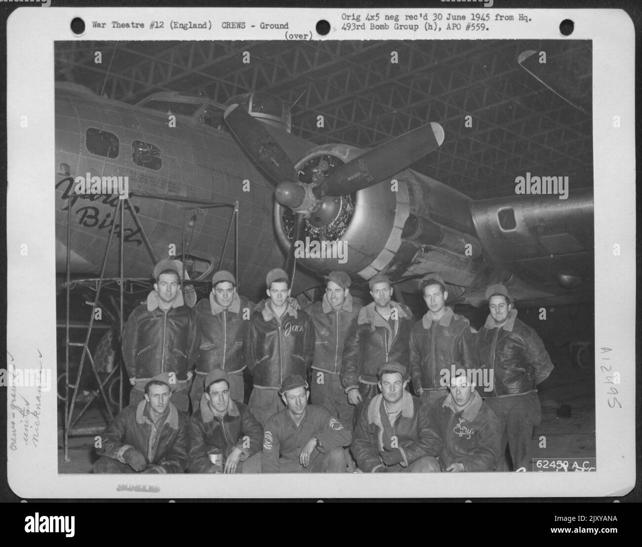 489th équipe de moteurs Sub-Depot, 493Rd Bomb Group, à côté du Boeing B ...