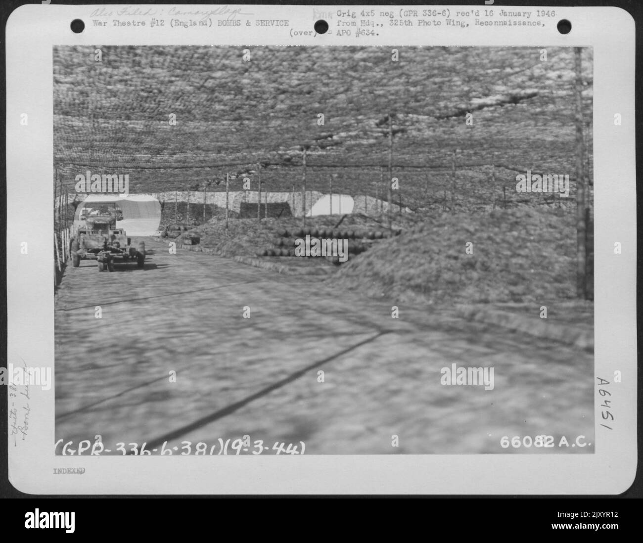 Camion et remorque utilisés pour le transport de bombes de Thsi ...