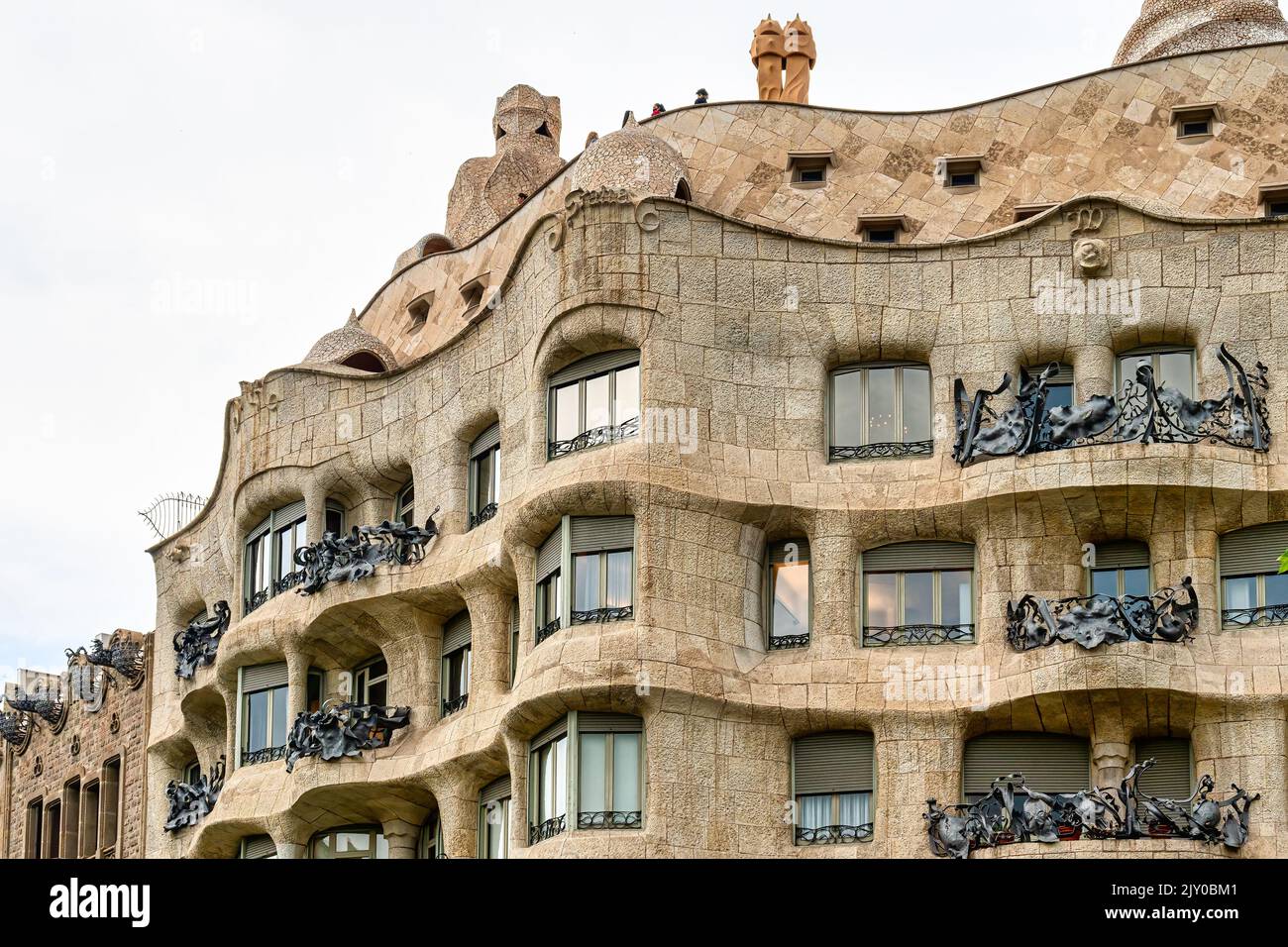 La façade de la Casa Mila ou de la Pedrera est un bâtiment de style ...