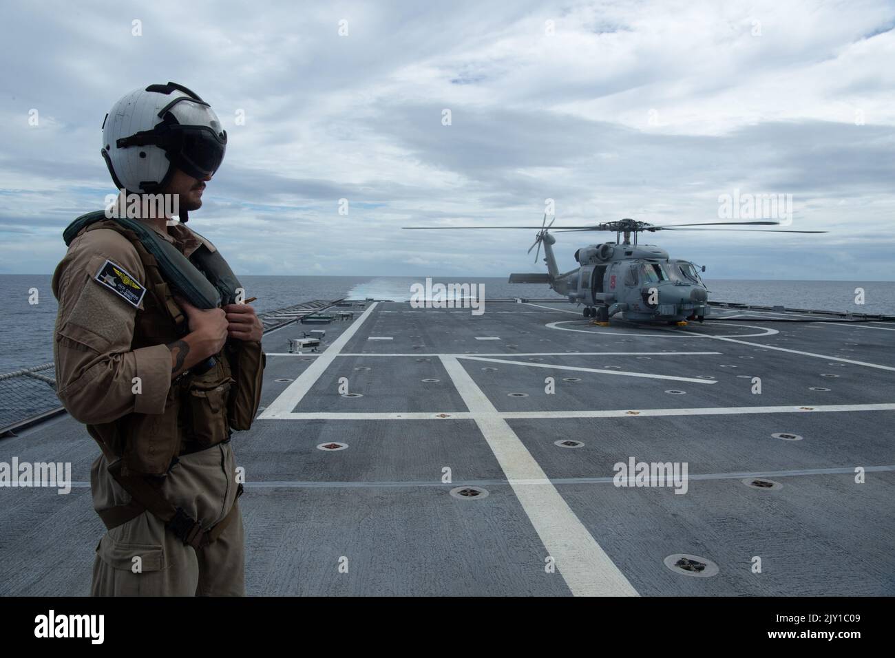Naval Air Crewman (hélicoptère) 2nd classe Jack Conners, de Cincinnati ...