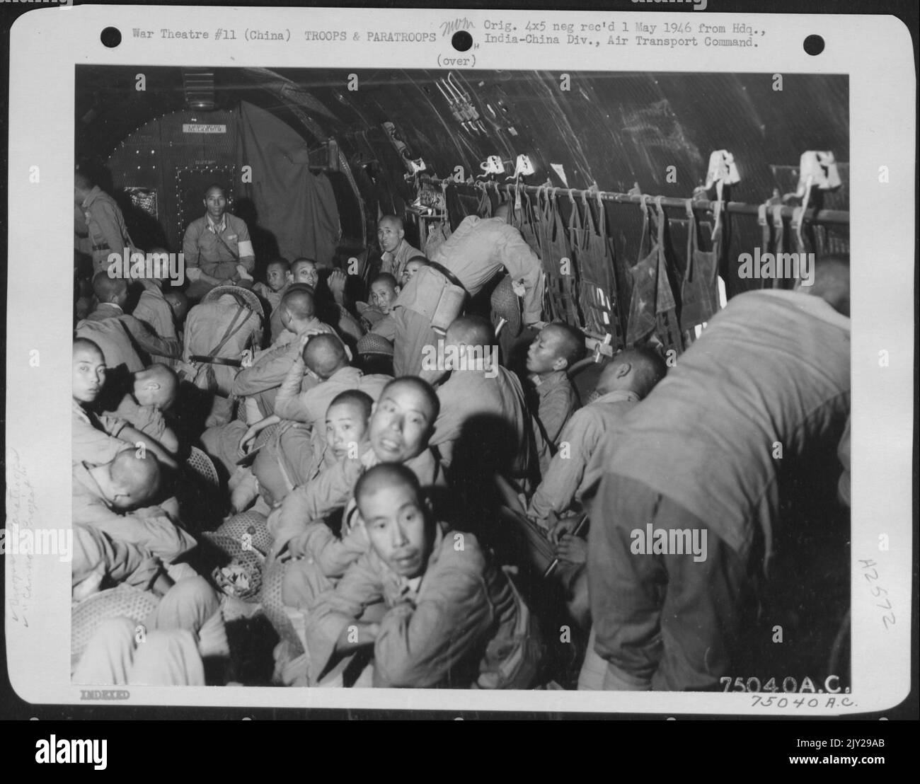 Les troupes de l'armée chinoise de 94th sont présentées dans un avion C ...