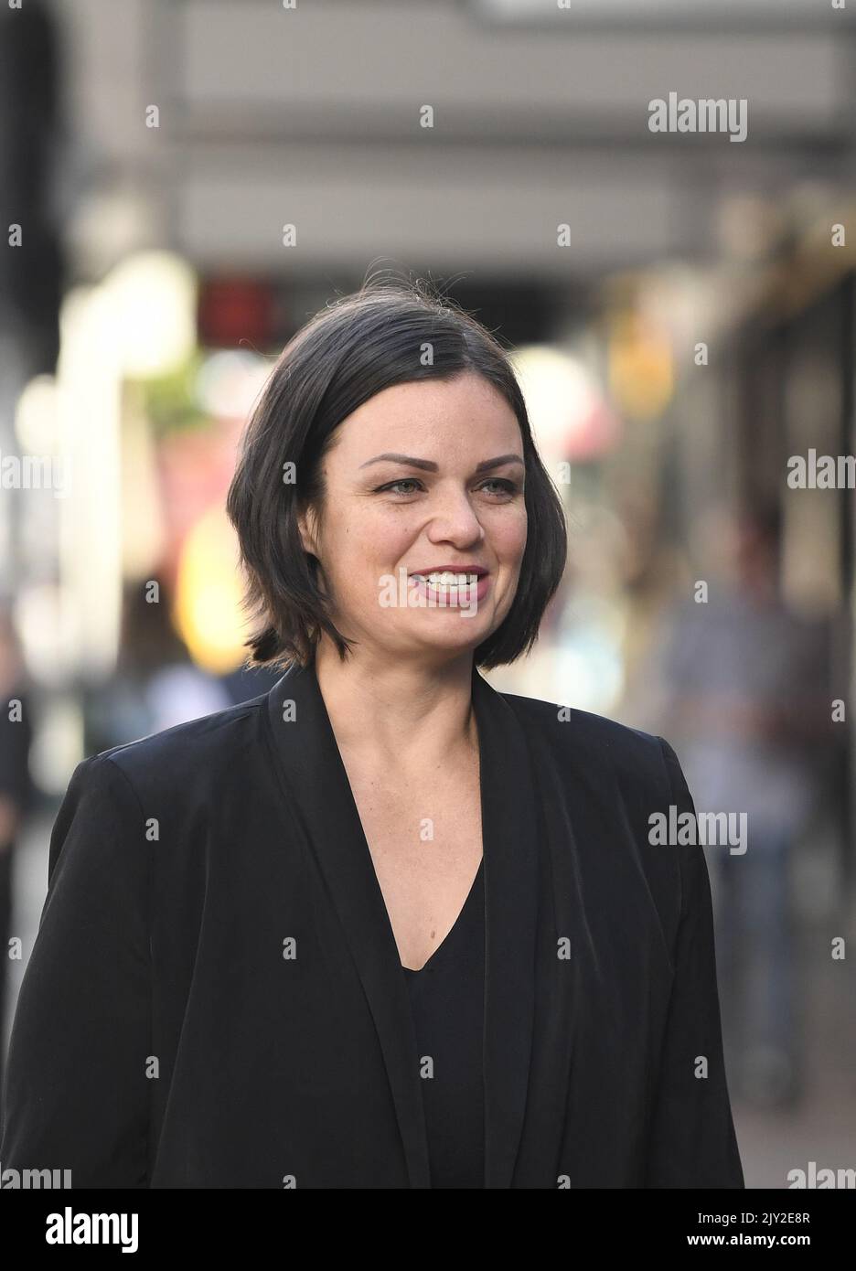 Penny Toland quitte le tribunal de district de Brisbane, mercredi, 12 ...