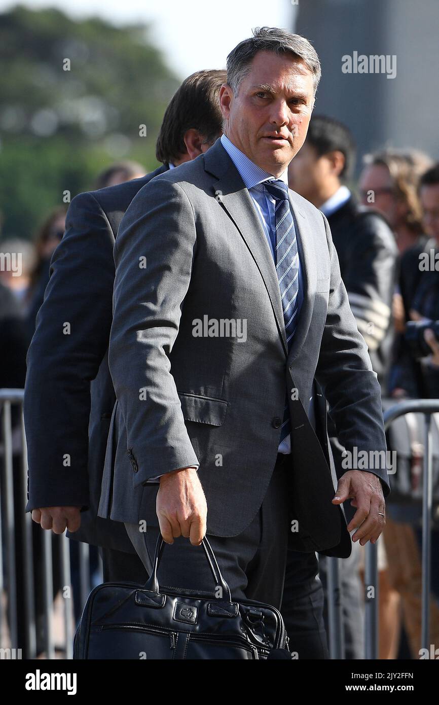 Le chef adjoint du travail, Richard Marles, arrive au service ...