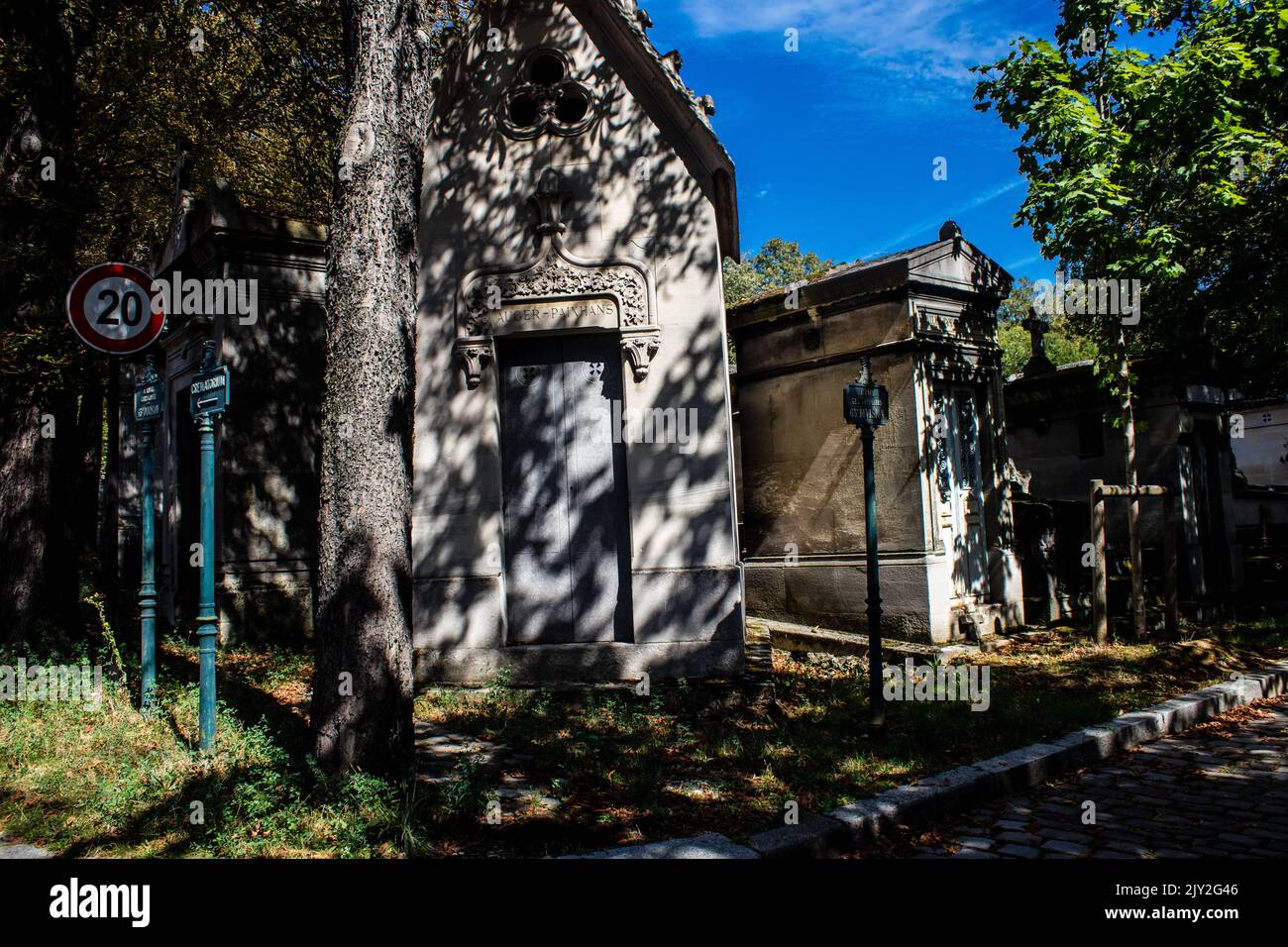 Paris, France - 05 septembre 2022 le cimetière du Père Lachaise est le ...
