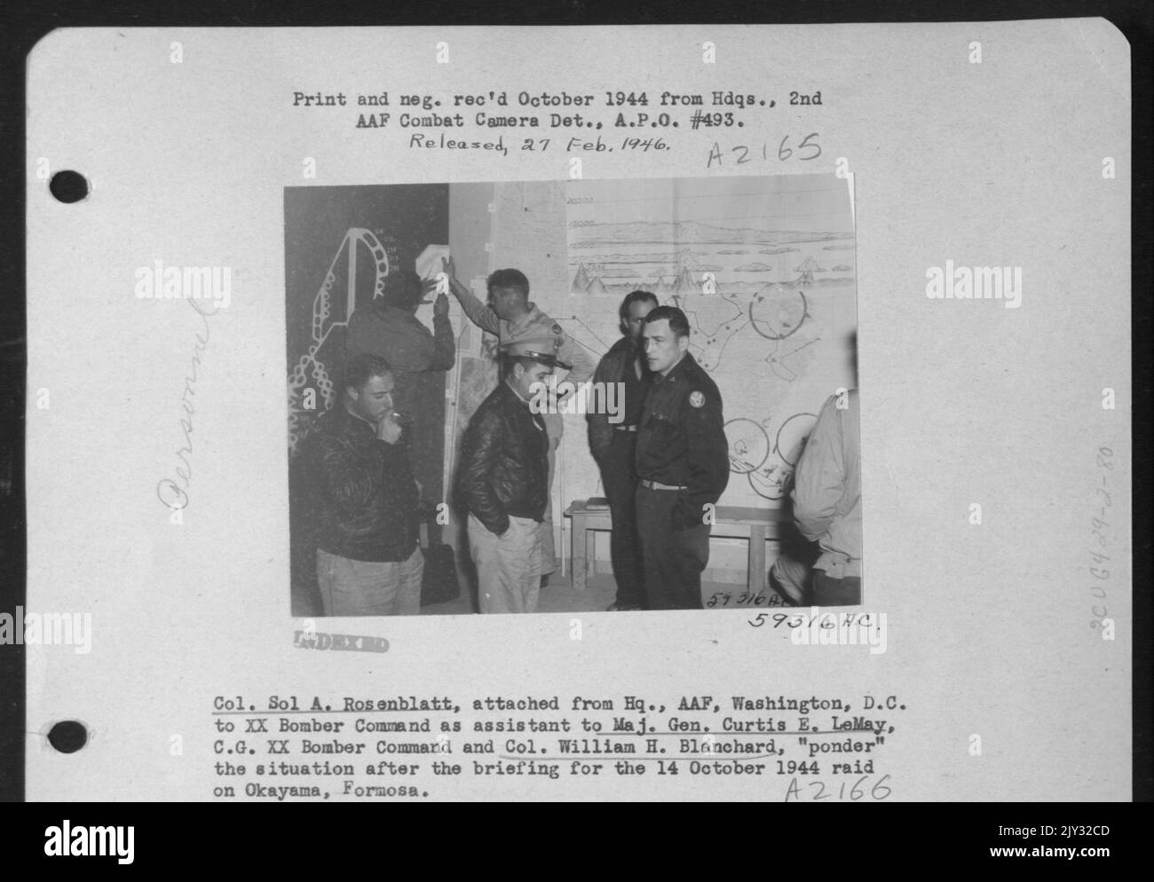 Colonel sol A Rosenblatt, attaché du QG., AAF, Washington, D.C., au XX ...