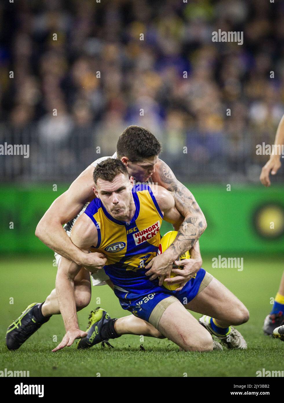 Luke Shuey des Eagles pendant le match de la série 17 AFL entre les ...