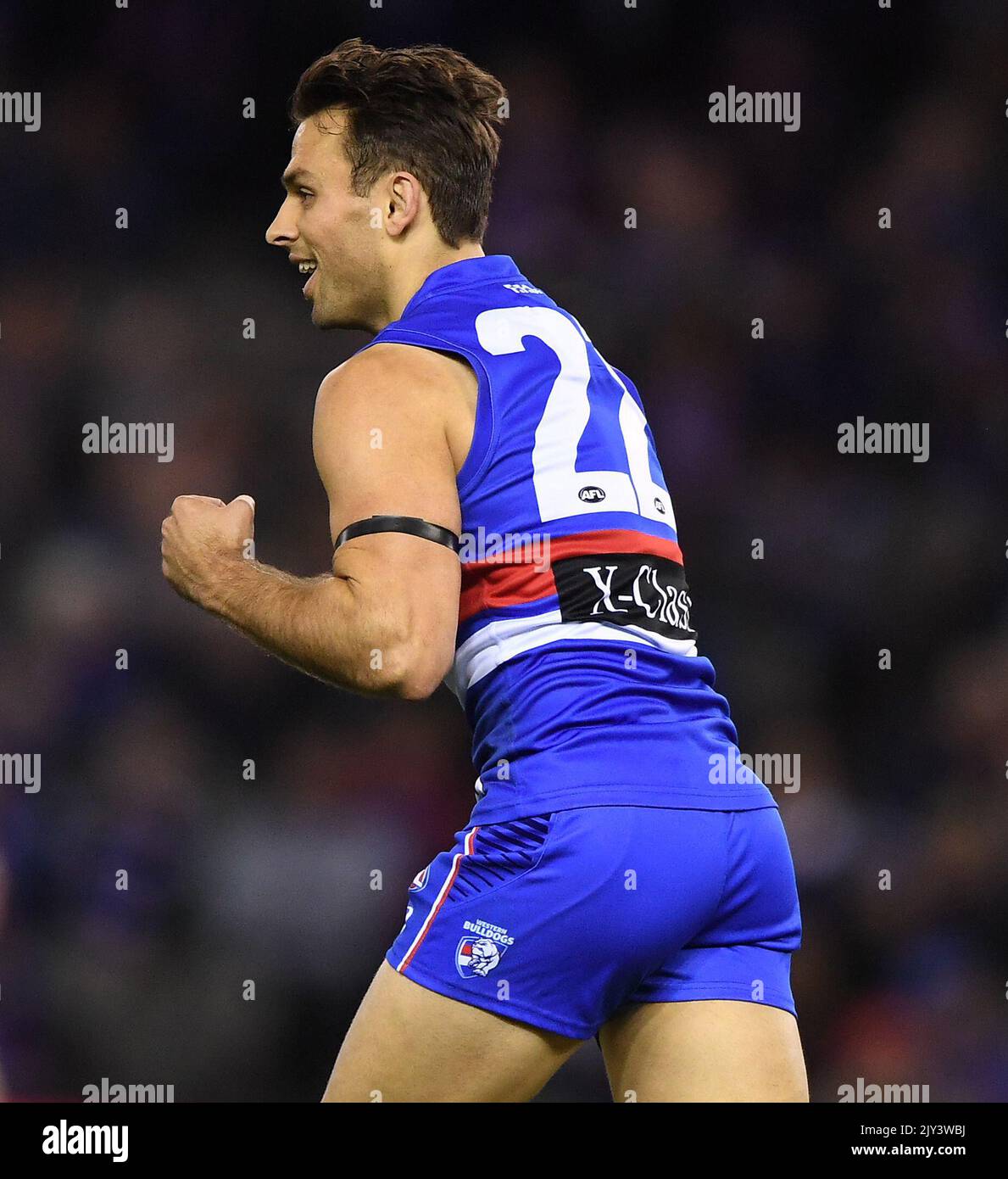 Sam Lloyd des Bulldogs réagit après avoir donné un but lors du match de ...