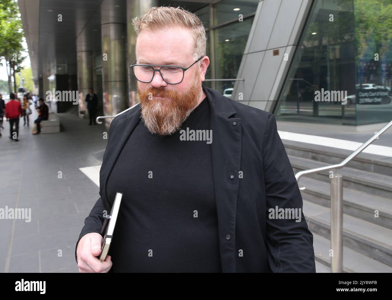 Peter Stratton quitte la Cour de comté de Victoria. Mercredi, 11 ...