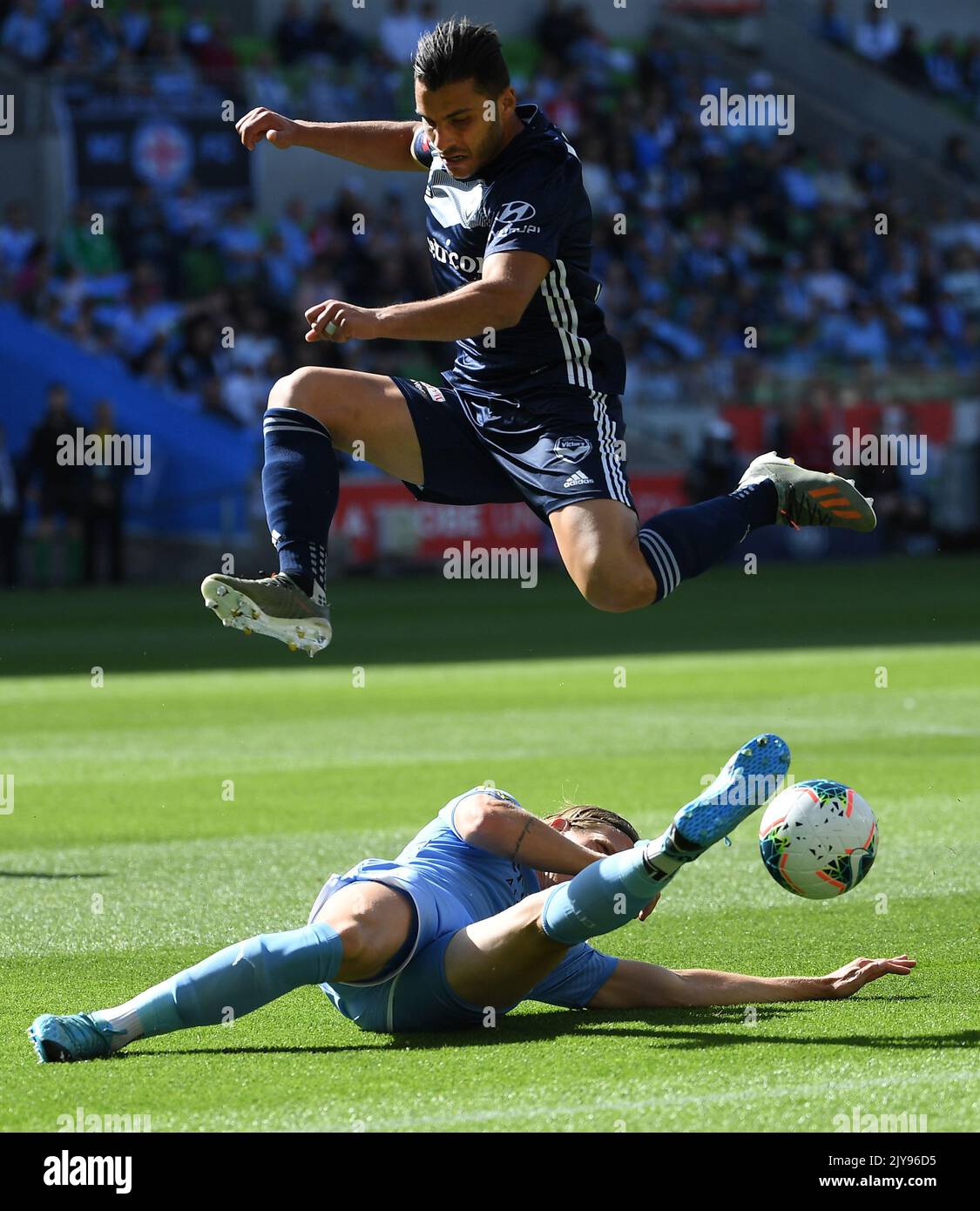 Harrison Delbridge de la ville (bas) et Andrew Nabbout du concours de ...