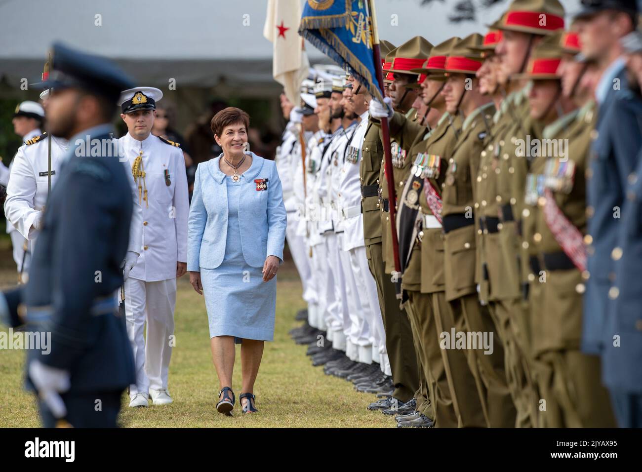 Dame Patsy Reddy, gouverneure générale de la Nouvelle-Zélande inspecte ...