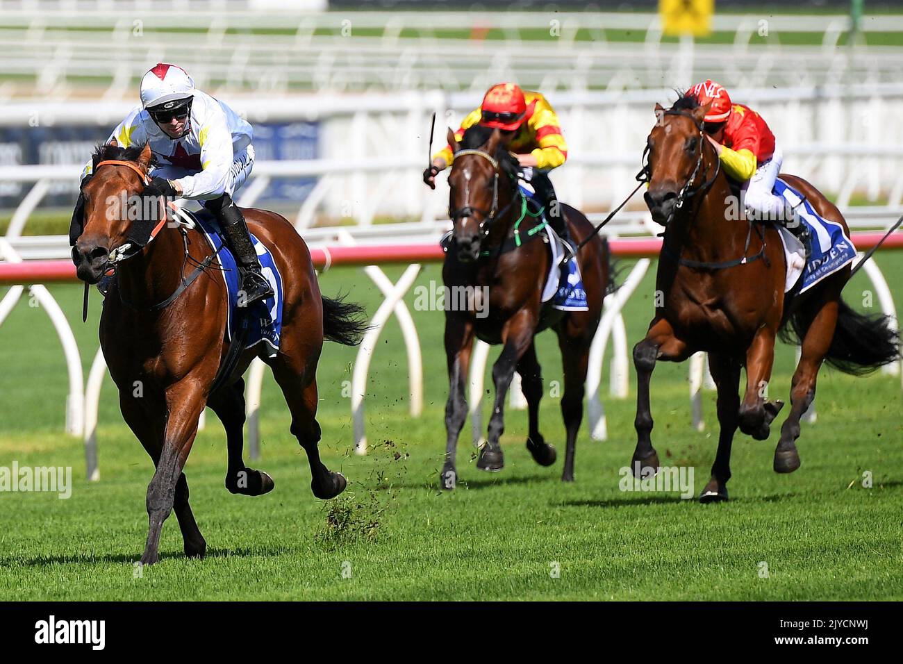 Le jockey Brenton Avdulla conduit Doubtland à la victoire dans la ...