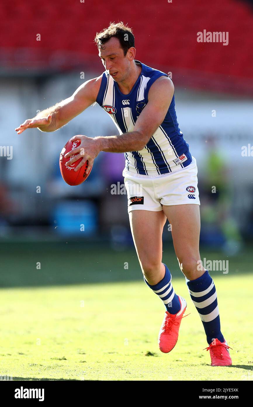 Todd Goldstein, des kangourous, fait des coups de pied lors du match ...