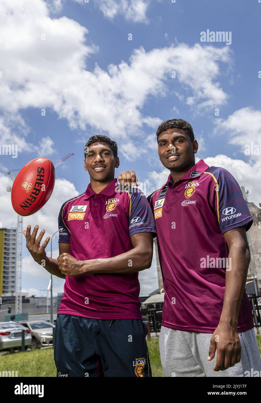 Keidean Coleman des Lions pose pour une photo avec son frère Blake ...