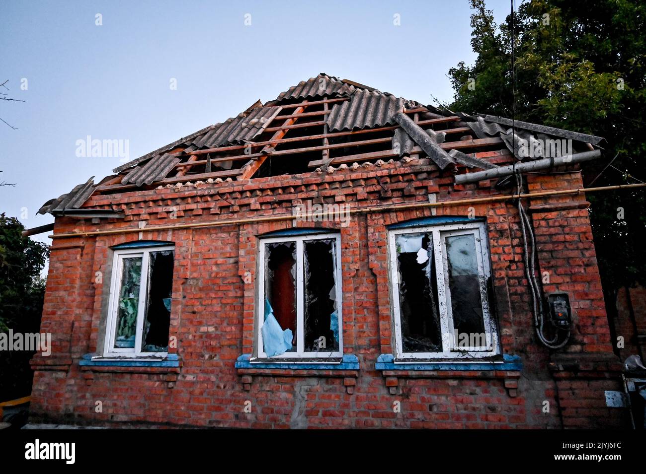 MALA TOKMACHKA, UKRAINE - 7 SEPTEMBRE 2022 - les dégâts causés à une ...