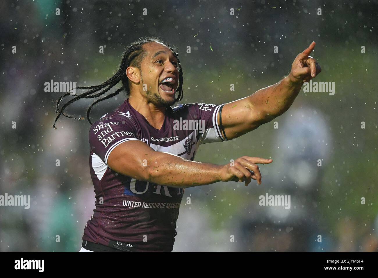 Martin Taupau des aigles de mer célèbre une tentative lors du match de ...