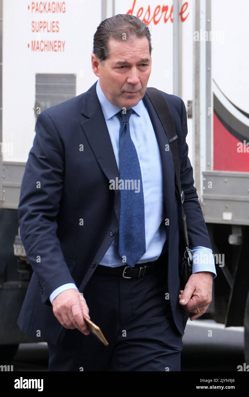 Malcolm Hooper arrive à la Cour de comté de Victoria à Melbourne, lundi ...