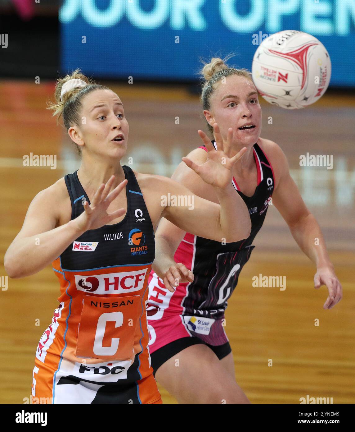 Jamie-Lee Price of the Giants and Hannah Petty des Adelaide ...