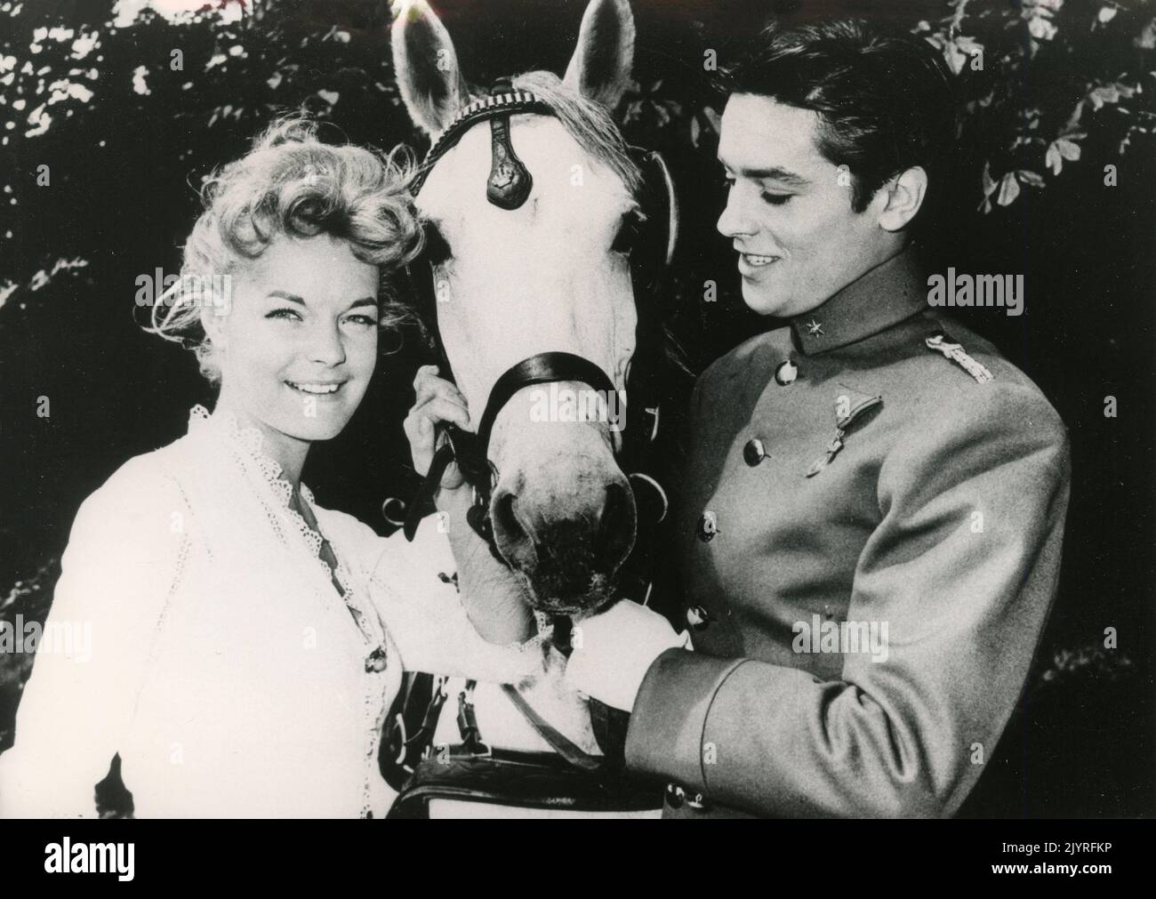 Romy schneider y alain delon Banque de photographies et d’images à ...