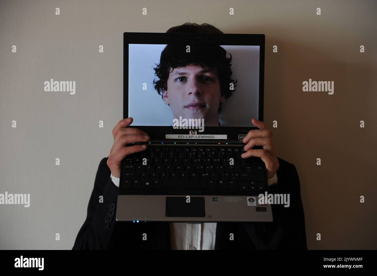 L'acteur Jesse Eisenberg qui joue Mark Zuckerberg, le fondateur de ...