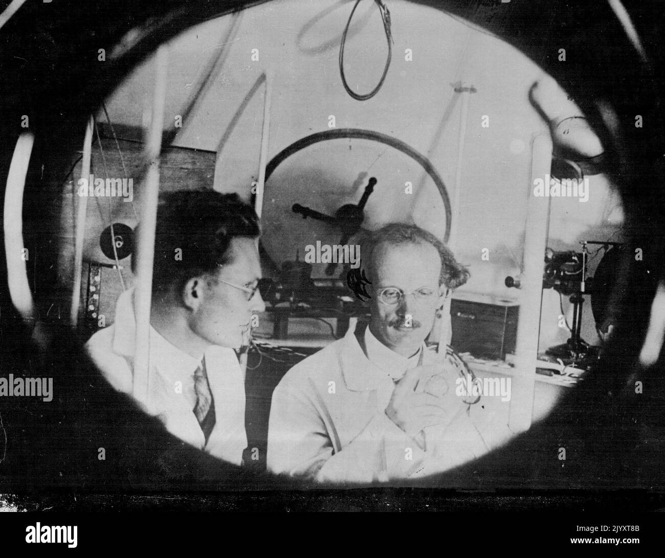 Prof auguste piccard Banque de photographies et d’images à haute ...