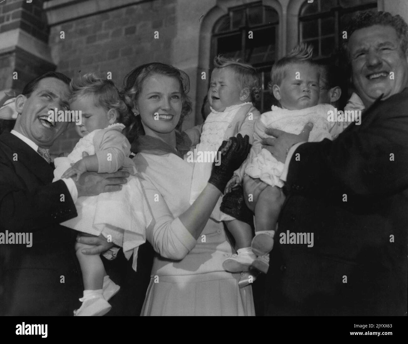 Triplés de comédiens baptisés. De nombreux célébrités ont assisté au ...