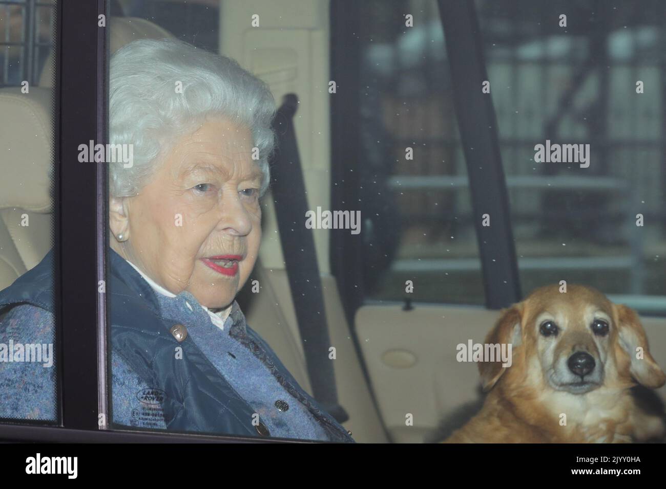 Photo du dossier datée du 19/3/2020 de la reine Elizabeth II quittant ...