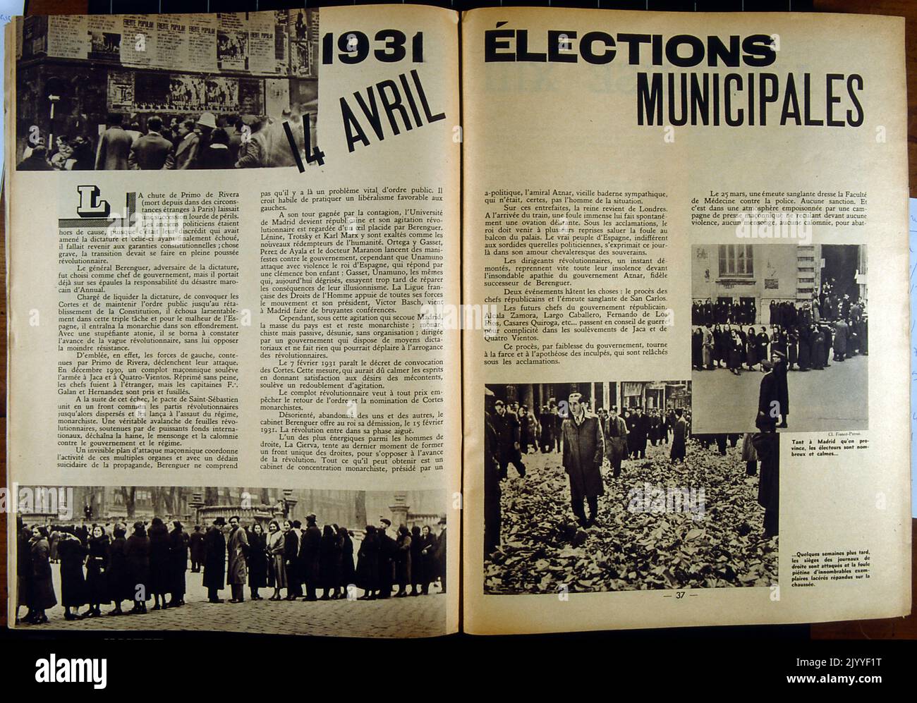 Two page Banque de photographies et d’images à haute résolution - Alamy