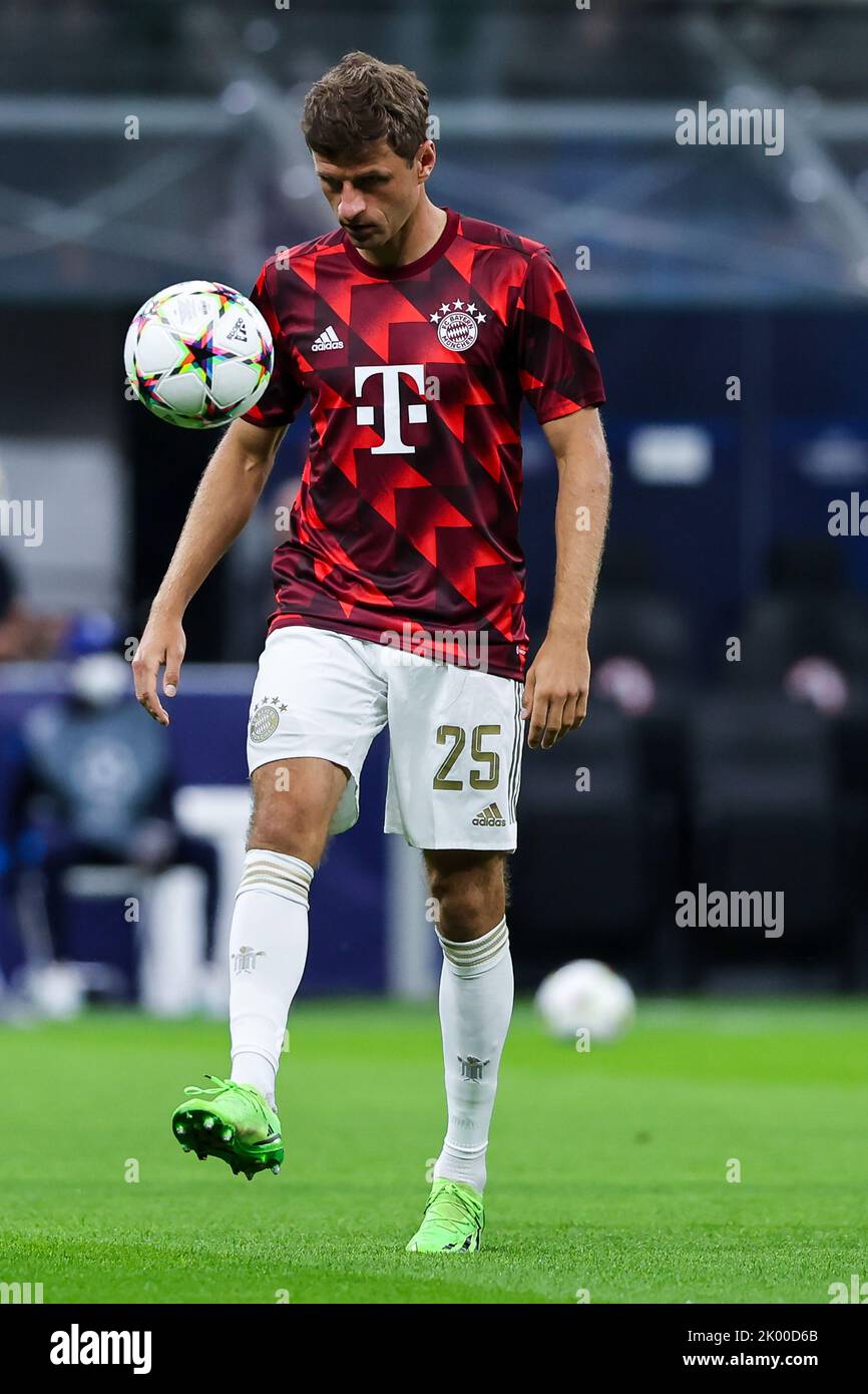 Thomas Muller du FC Bayern Munchen se réchauffe lors de l'UEFA ... Thomas Muller du FC Bayern Munchen se réchauffe lors de l'UEFA ...