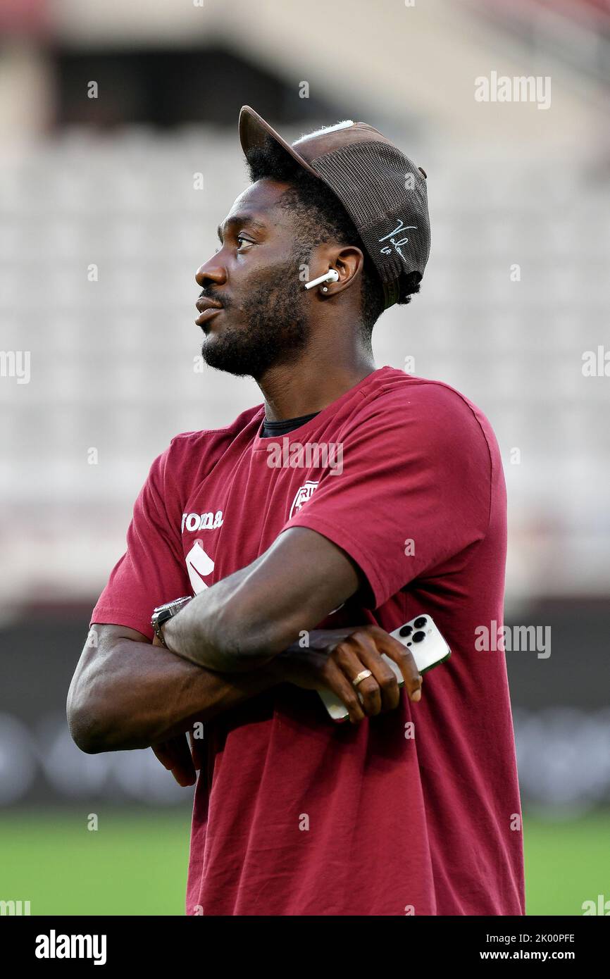 Ola Aina du FC Torino se penche pendant la série Un match de 2022/23 ...