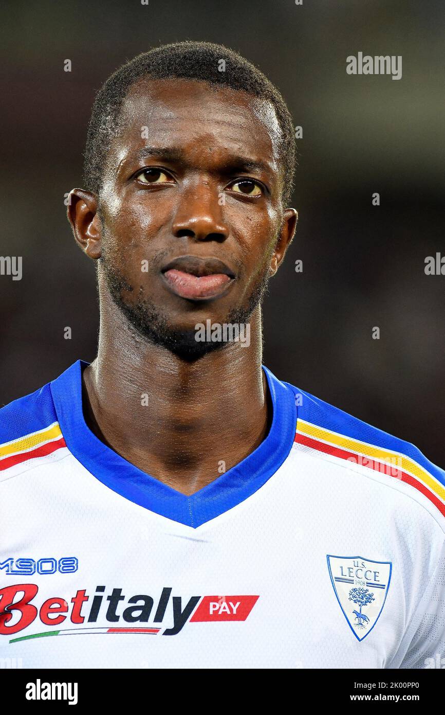 Assan Ceesay, de la Conférence des États-Unis, regarde pendant la série ...