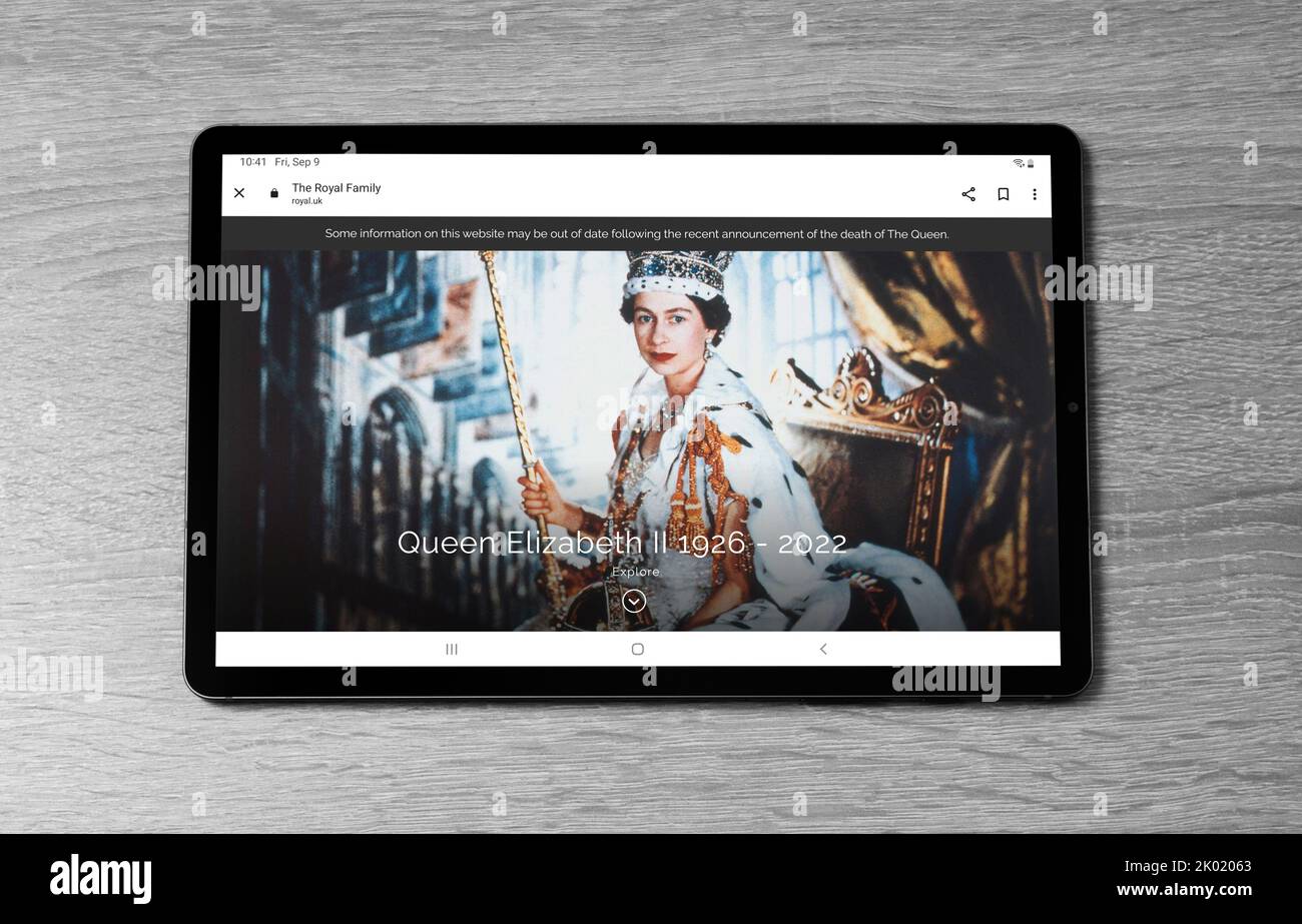 Kiev, Ukraine - 09 septembre 2022: Tablet PC avec des nouvelles: La ...